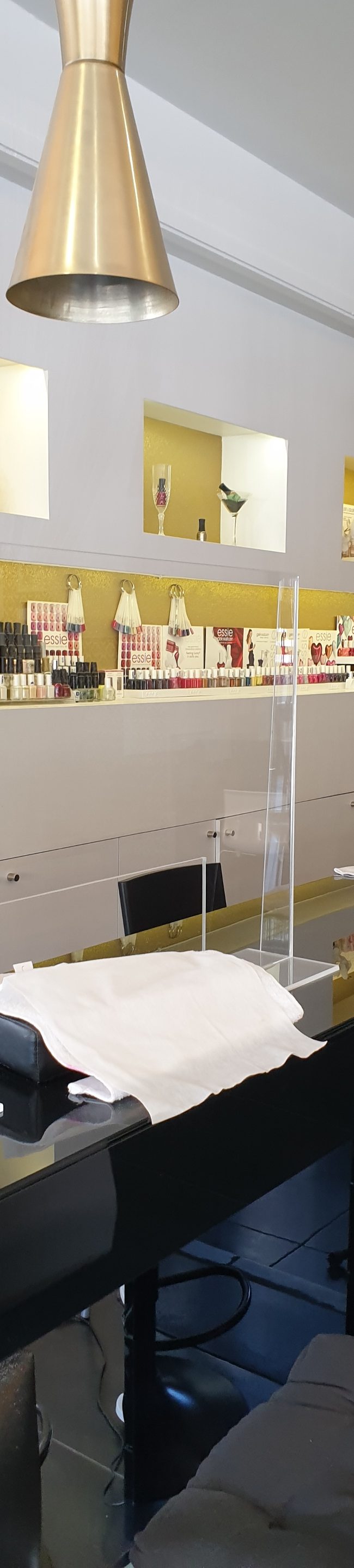 ΠΡΟΣΤΑΤΕΥΤΙΚΟ PLEXIGLASS ΚΟΜΜΩΤΗΡΙΟΥ